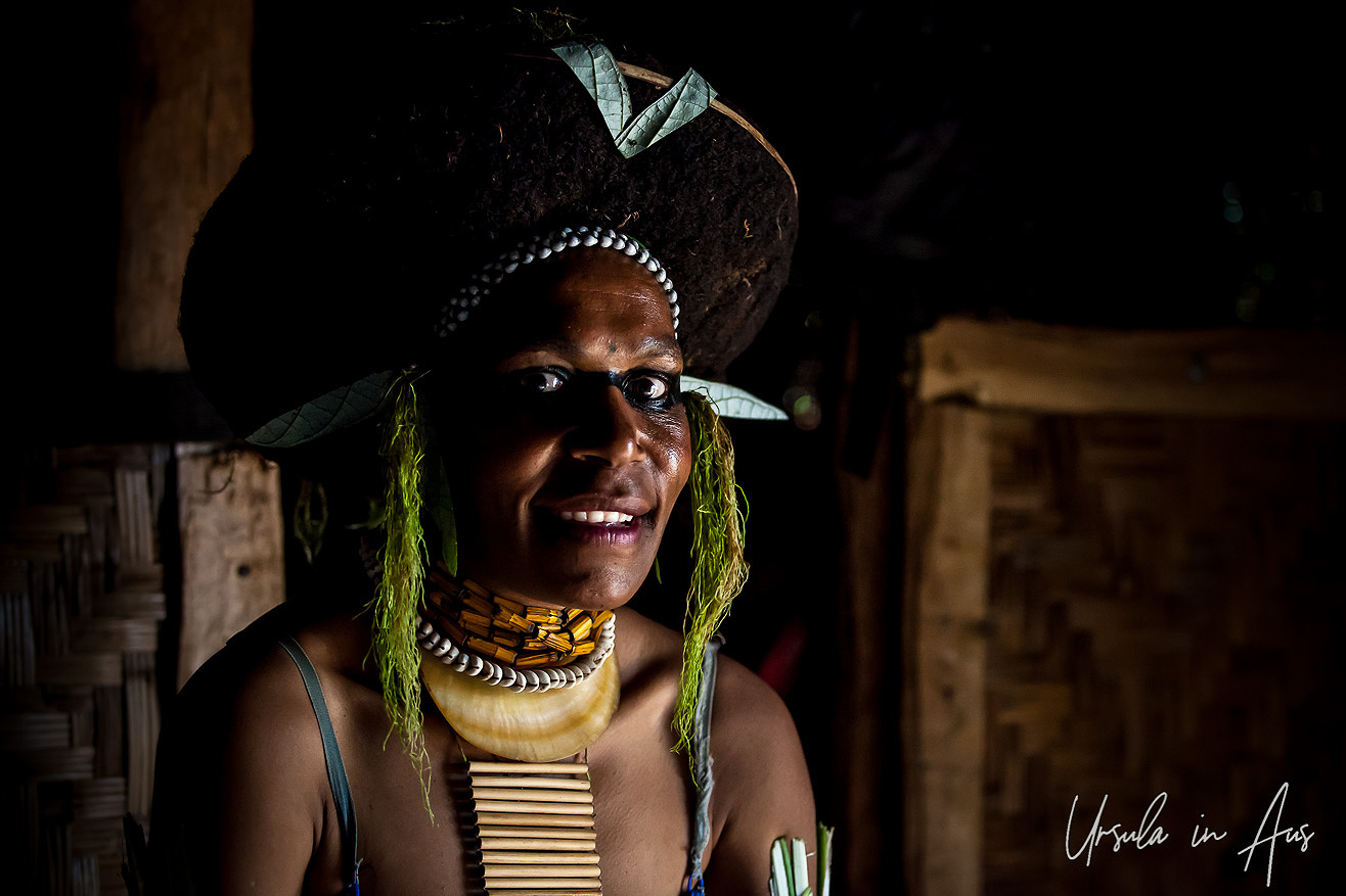 Big Hats and Small Drums: the Engan Women of Papua New Guinea » Ursula ...
