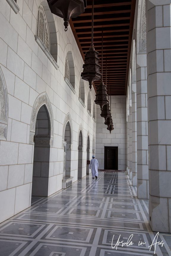 Lines and Curves and Sacred Spaces: Two Muscat Mosques, Oman » Ursula's ...